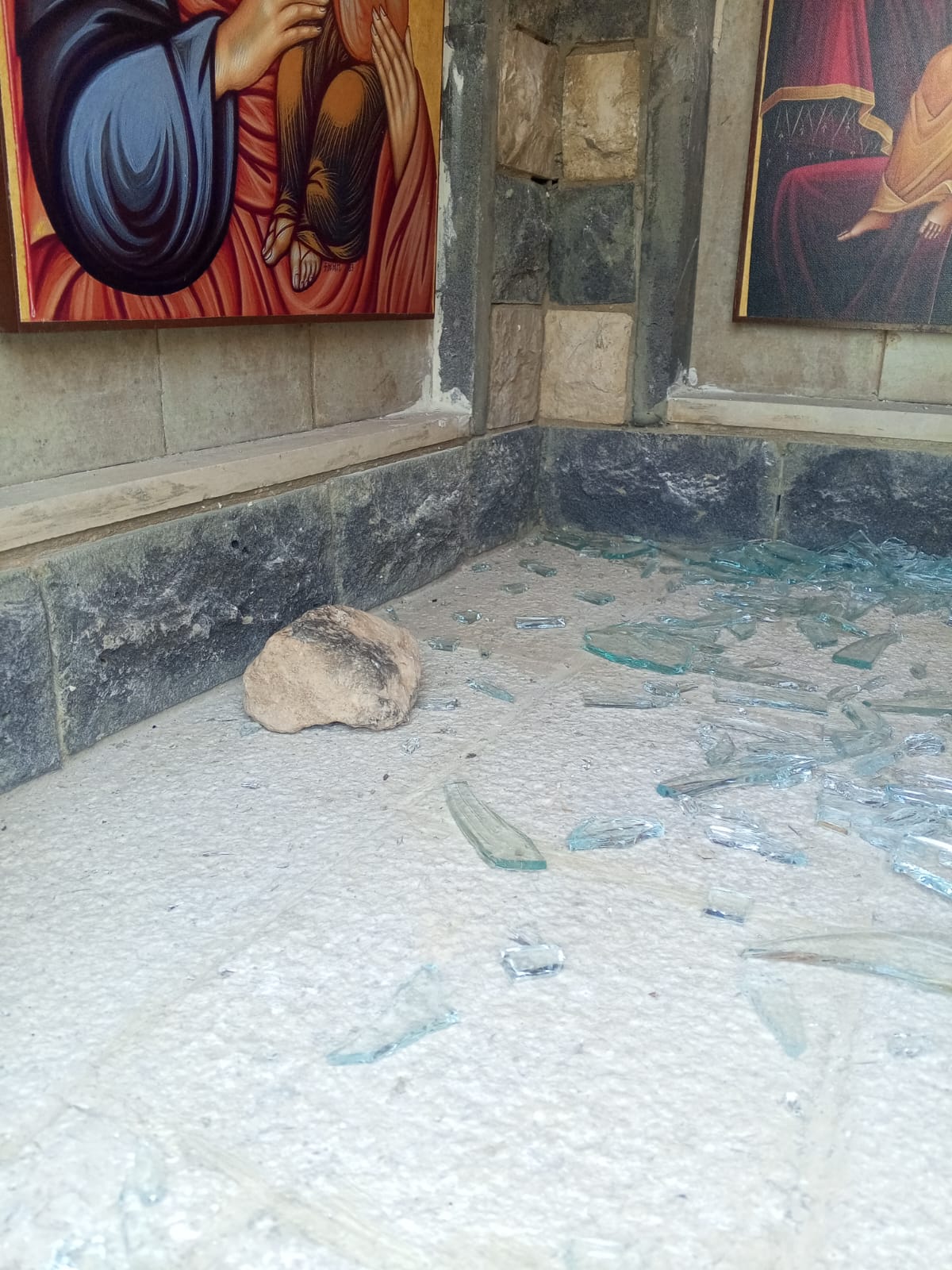 IMLebanon | بالصور: تحطيم واجهة مزار للسيدة العذراء في عكار