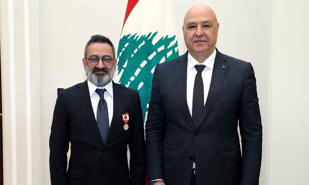 IMLebanon | بالصور: الرئيس عون يكرّم الفنان جورج خباز